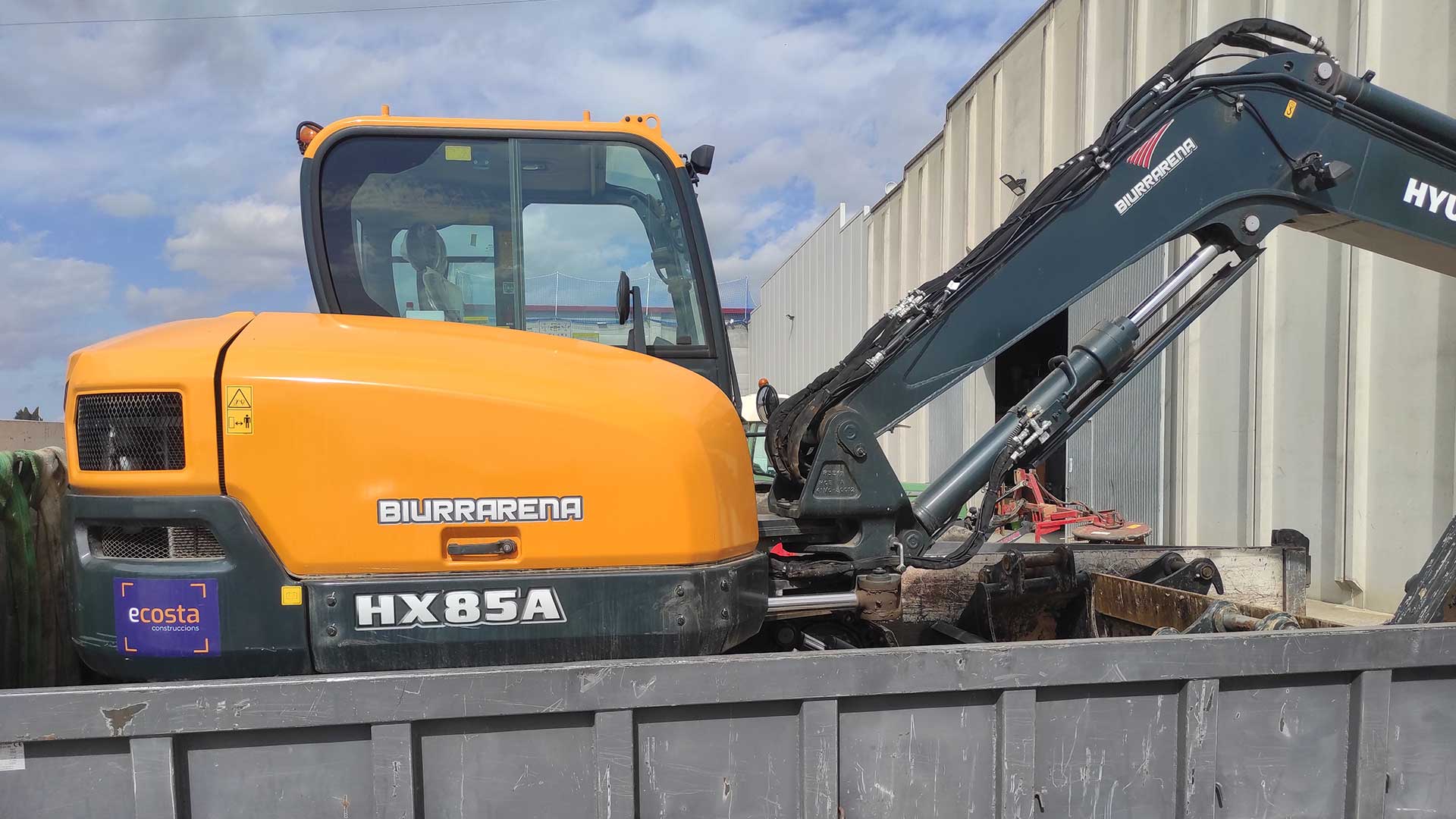 Excavadora Compacta Hyundai HX85A - Excavaciones Figueres